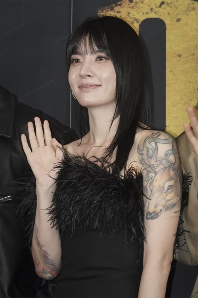 Monika's Tears in 'Queen Bee Game': "Different from the Tears in ...