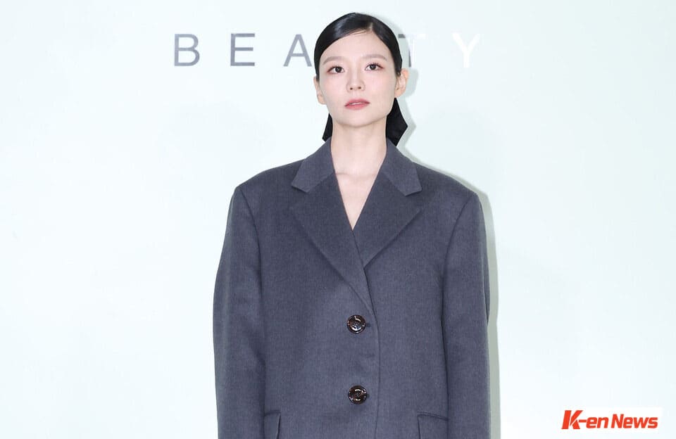 Esom Captivates in Stylish Oversized Look