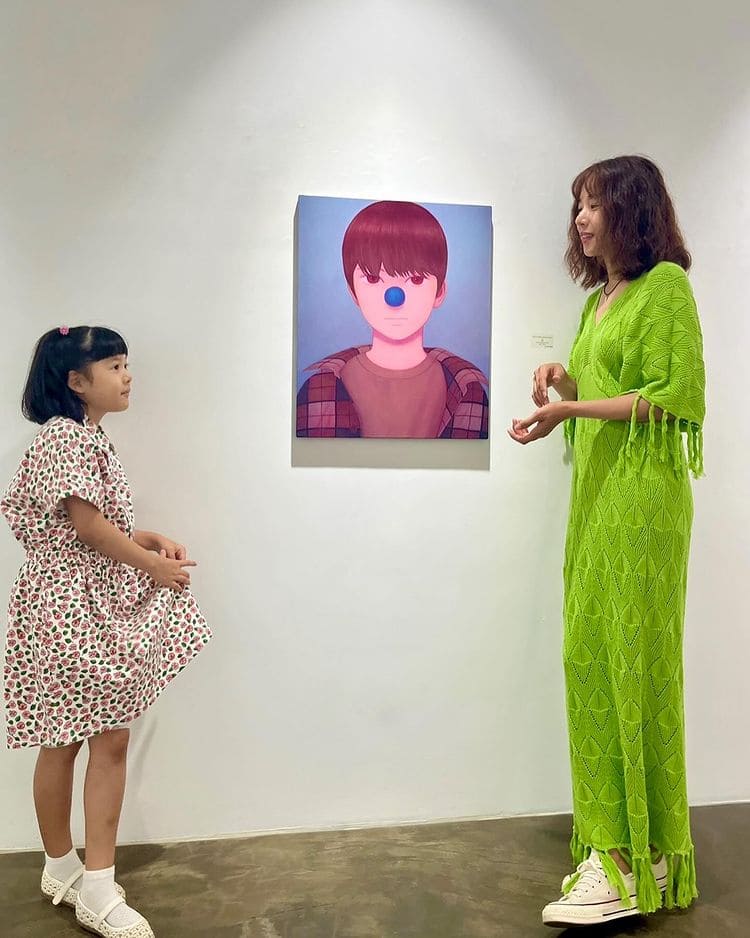 Jo Yoon-hee Enjoys a Day Out with Daughter, Overcoming Past Divorce