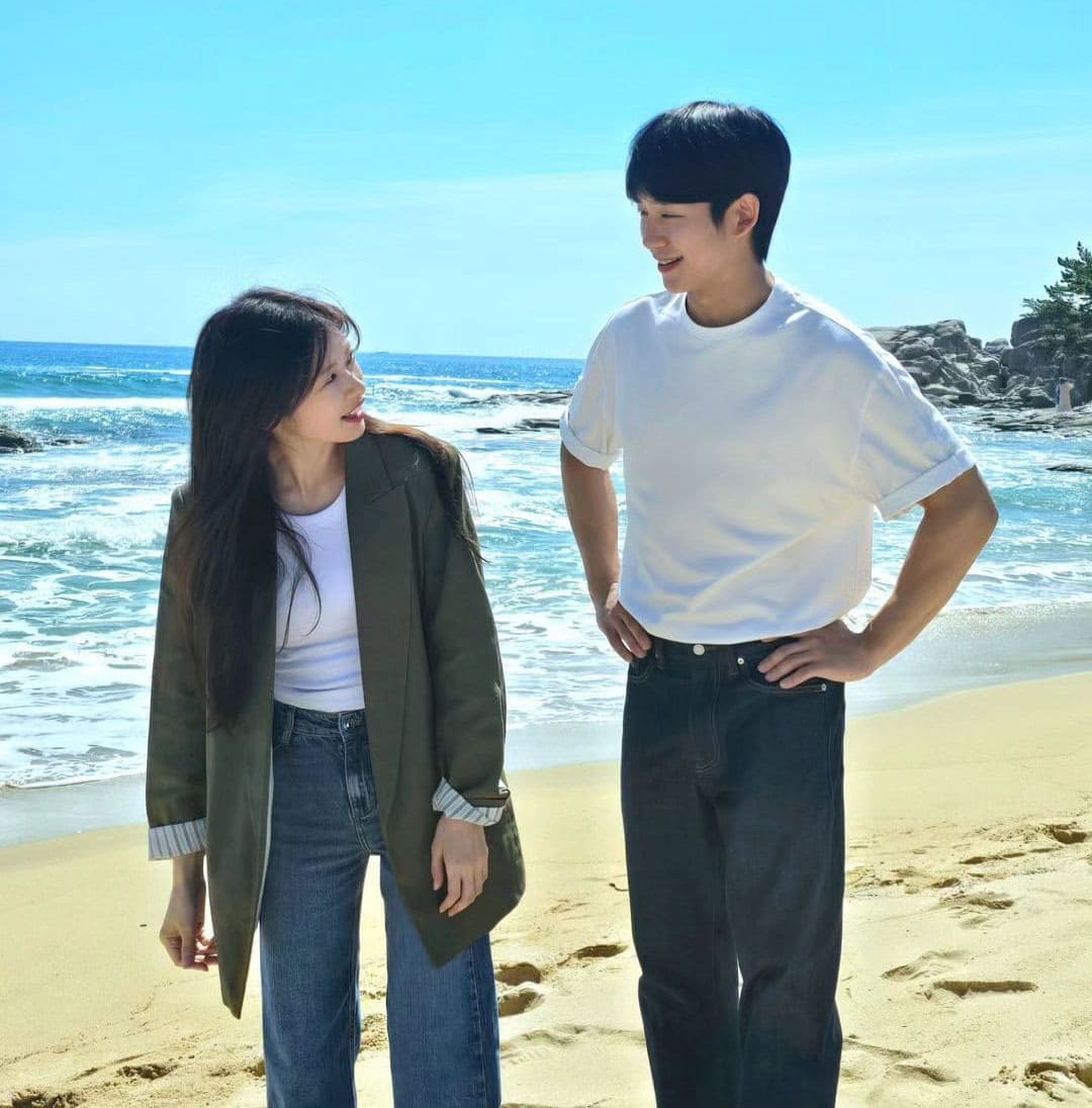Jung Hae-in Shows Off His Muscles and Chemistry with Jung So-min in ...