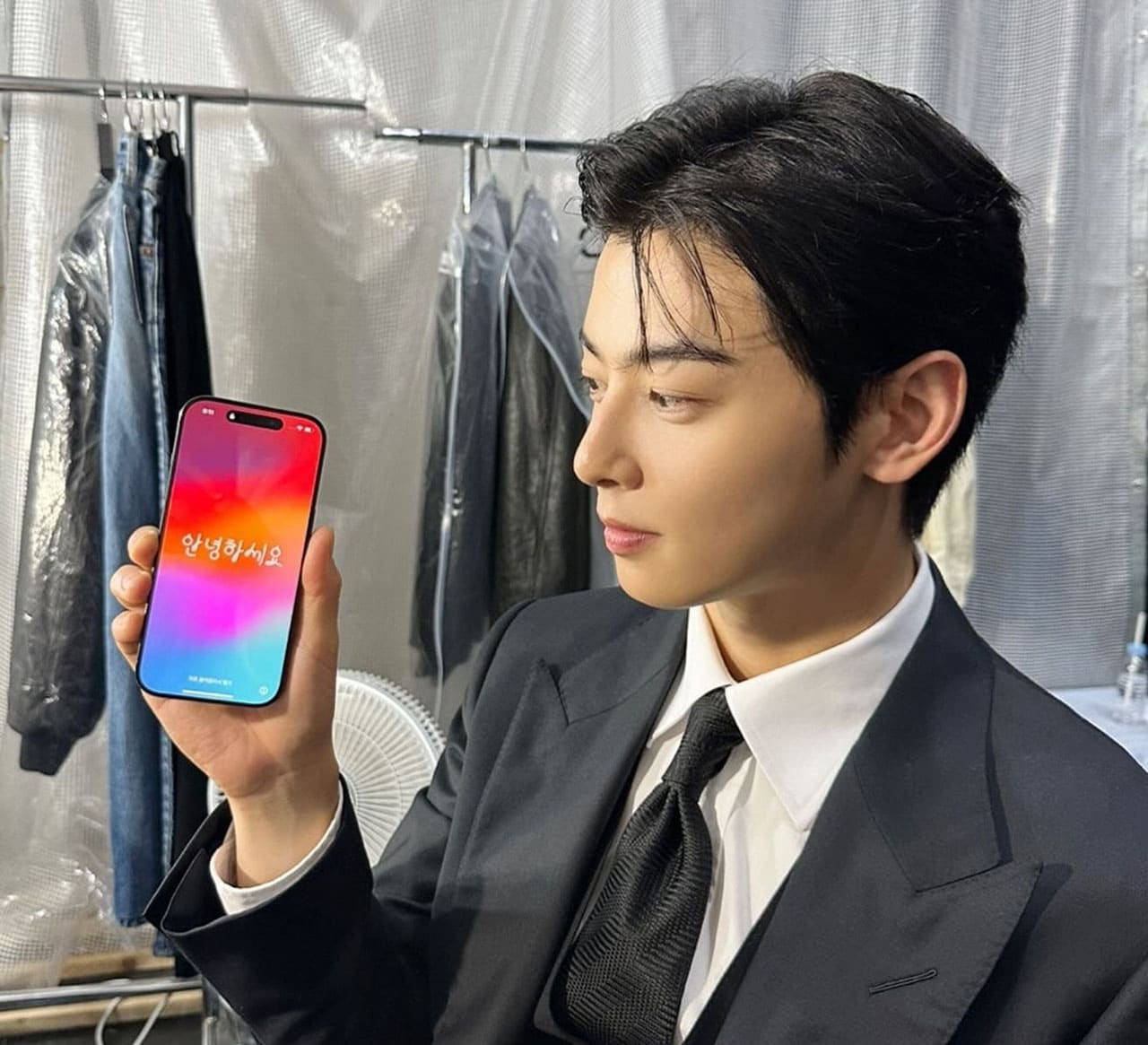 ‘Sexy Kingsman’ Cha Eun-woo : Suit and Glasses Steal the Show