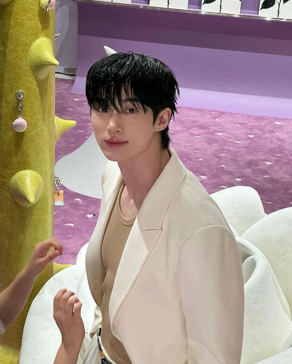 "You're like a prince" Byun Woo-seok’s Alluring Look Sets Fans Abuzz