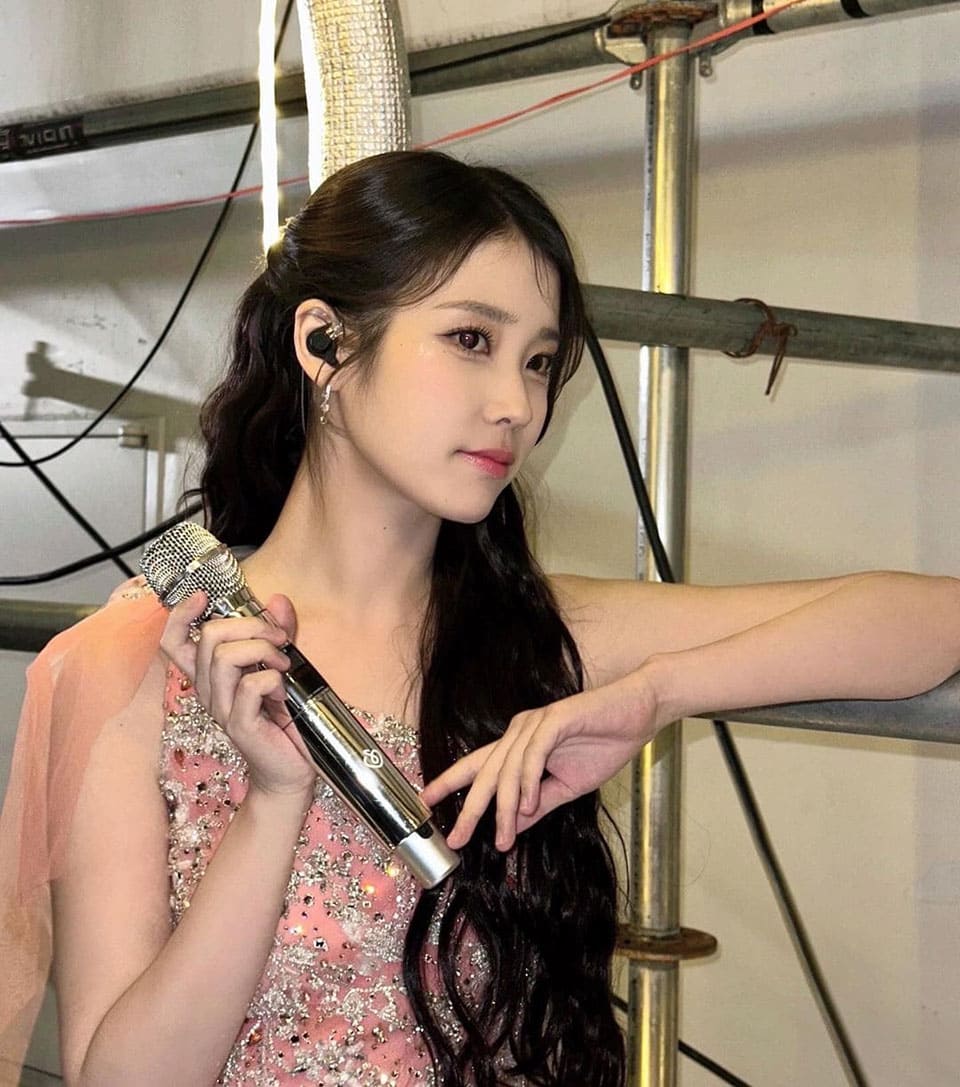 "End!" IU Shares Behind-the-Scenes Photos from Seoul Concert