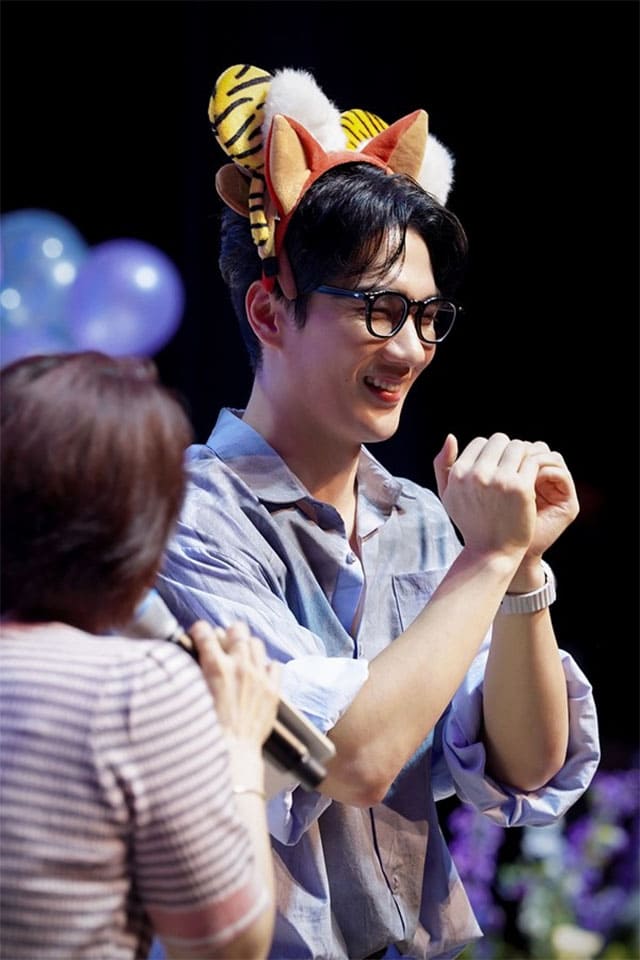 Um Tae-goo Holds First Fan Meeting After 17 Years, Sells Out All Tickets