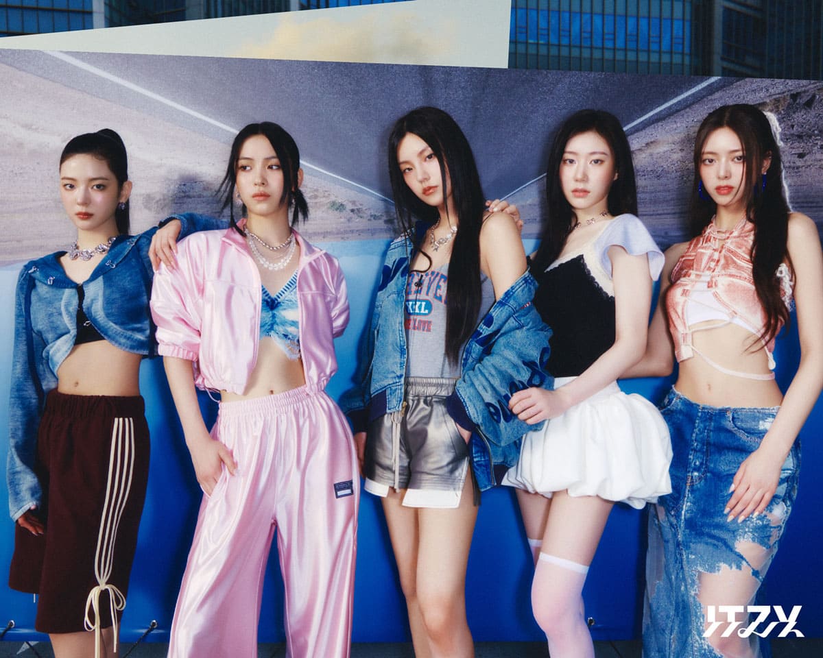 ITZY Unveils Group and Individual Concept Photos for New Album 'GOLD'