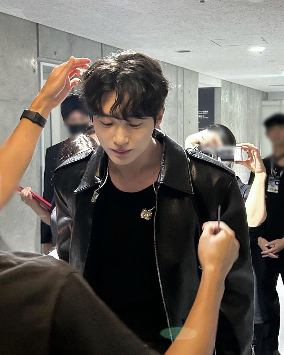 Byun Woo-seok Shares Stunning Photos from Japan Fan Meeting