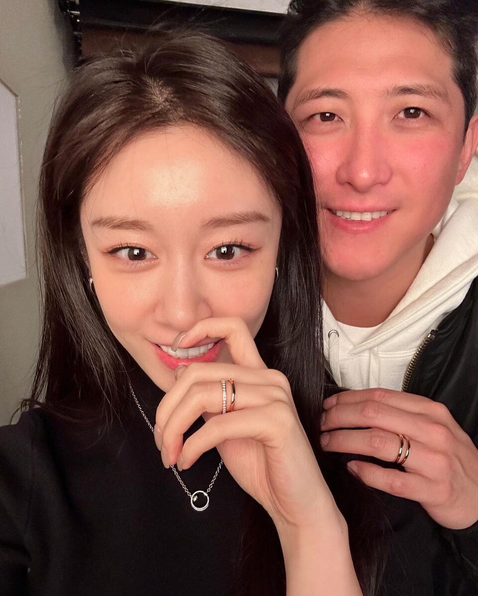 Jiyeon Appears Smiling at Fan Meeting Following Divorce Announcement