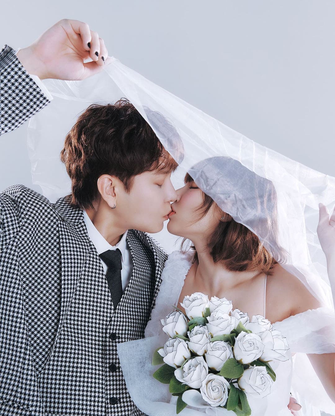 HyunA ♥ Yong Jun-hyung Tie the Knot Today (11th): A New Idol Couple is Born