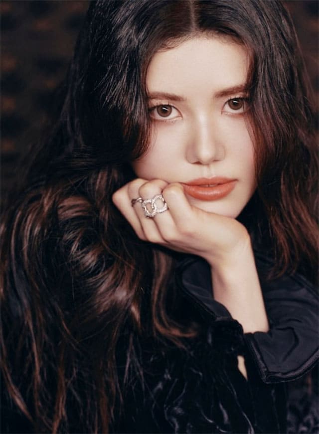 'NewJeans Danielle's Sister,' Olivia Marsh, Releases Debut Single '42'