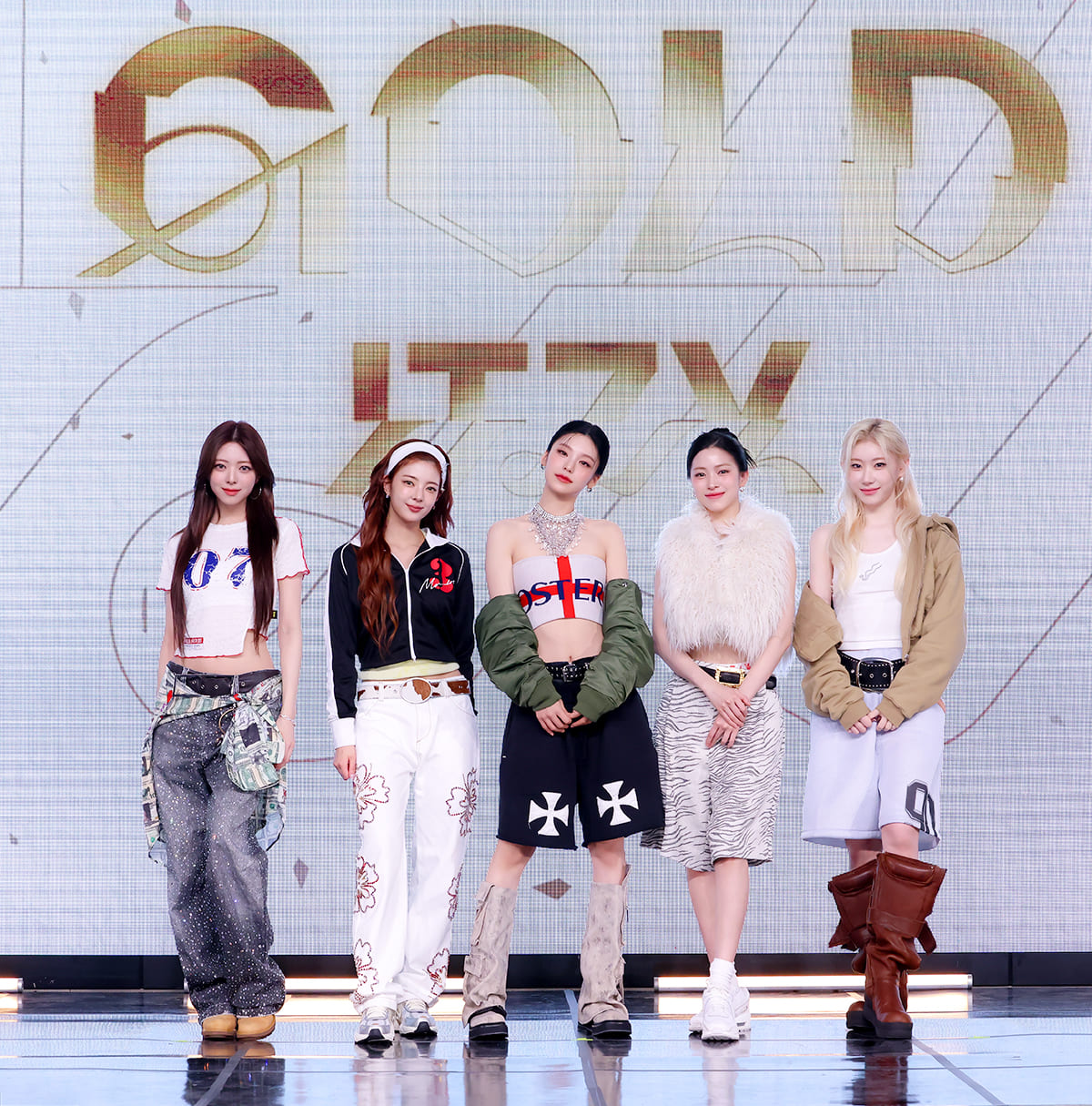 ITZY Celebrates Comeback 'GOLD': "Shining Moments with MIDZY"