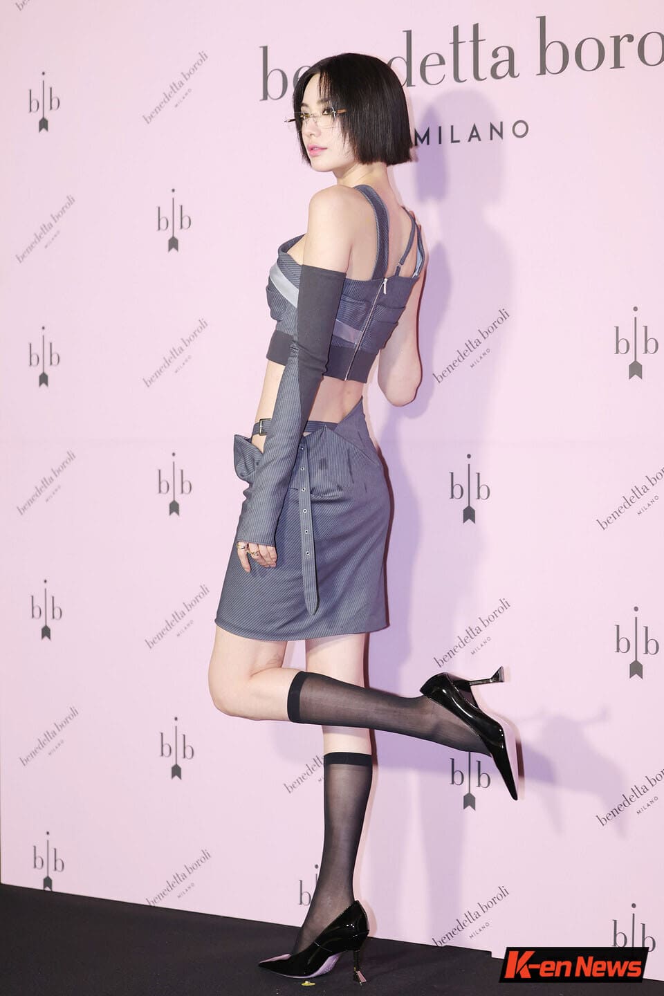 'Daring Fashion' Nana, Find the differences between two photos