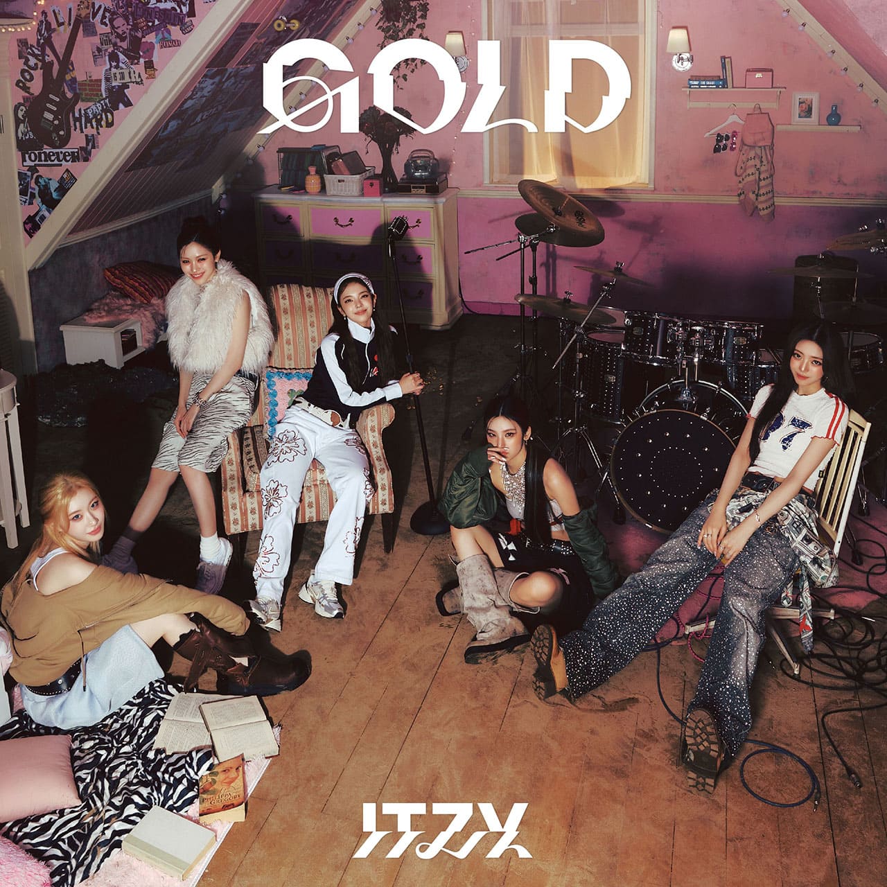 ITZY Releases English Versions of New Double Title Tracks 'GOLD' and 'Imaginary Friend' Today (25th)