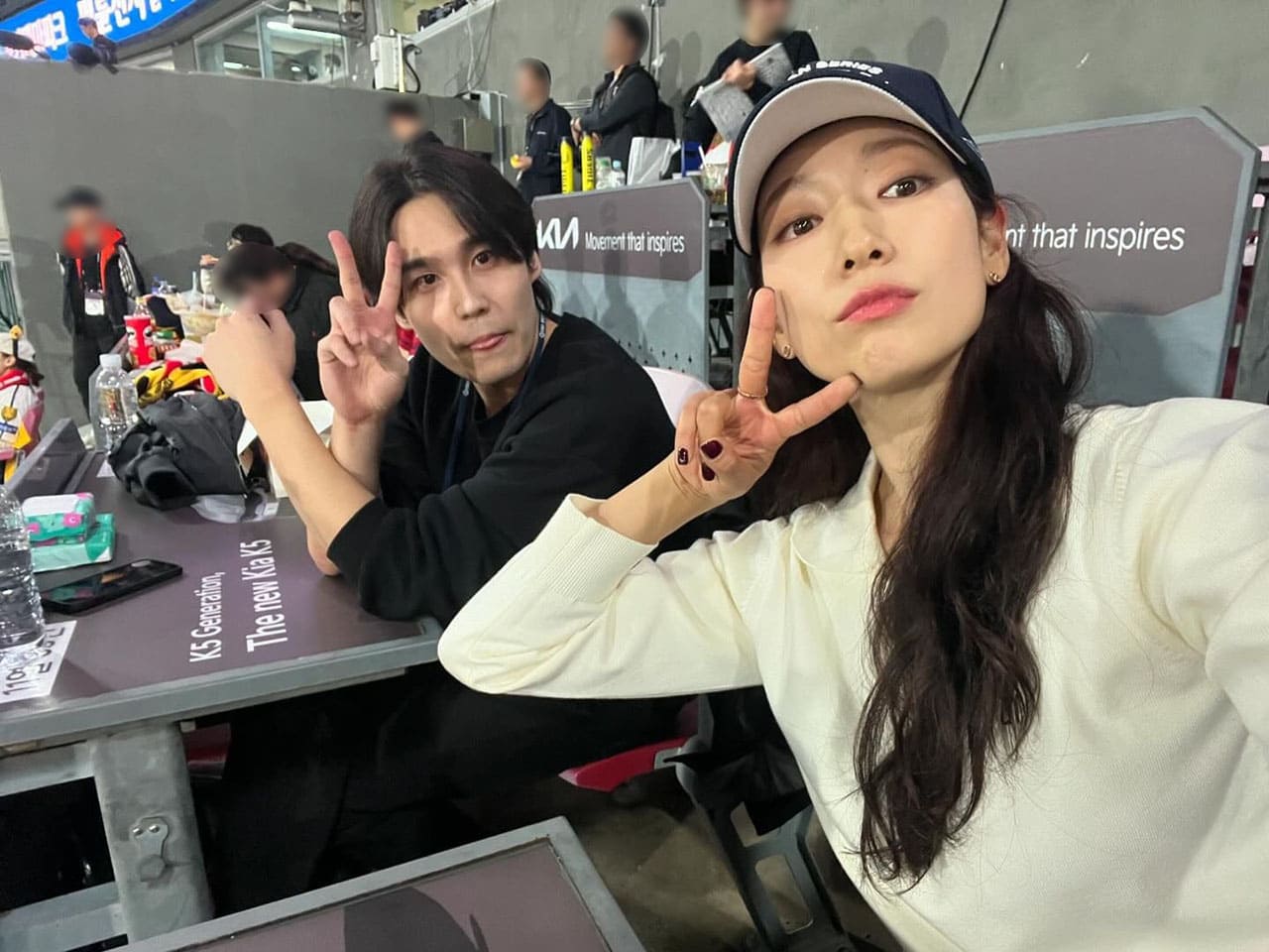 Park Shin-hye Enjoys a Day at the Ballpark with Jung Joon from 'The ...