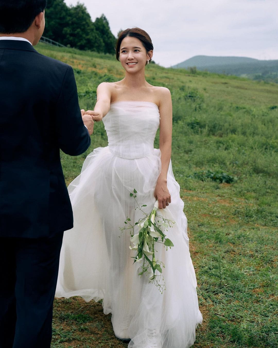 Nam Bo-ra, Eldest of 13 Siblings, to Tie the Knot – Shares Wedding Photos with Fiancé