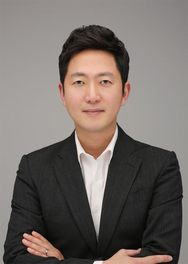 HYBE CEO Lee Jae-Sang "Promises Full Support to Boost NewJeans’ Global Reach"