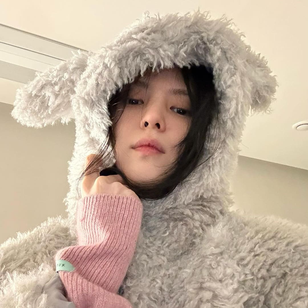 Han So-hee’s Angelic Beauty Stuns Fans – Effortlessly Elegant Looks