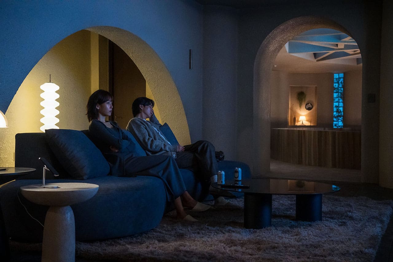 Netflix ‘Trunk’: Gong Yoo ♥ Seo Hyun-jin’s Tense Stills as a Contract Couple