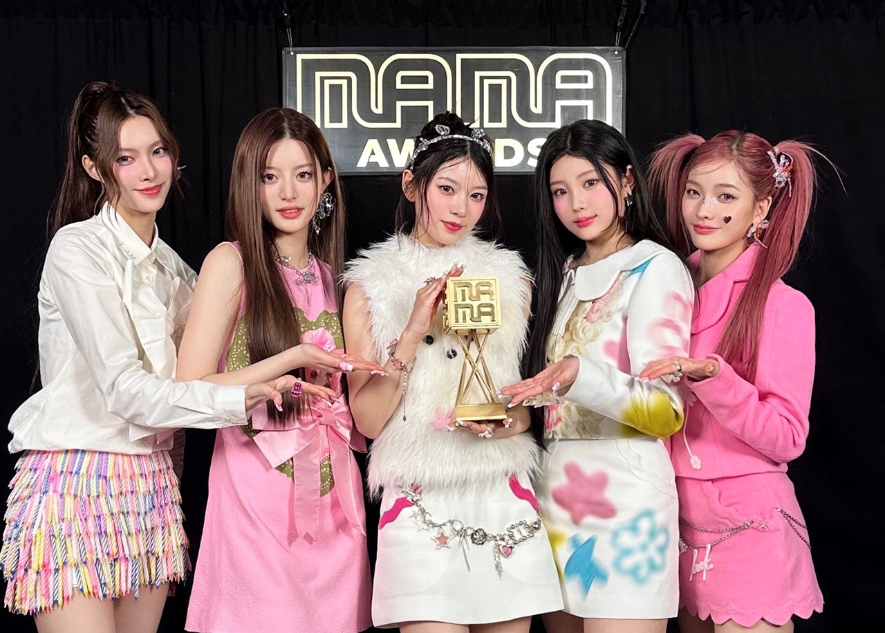 'Super Rookie' ILLIT Wins Best New Artist at the '2024 MAMA'