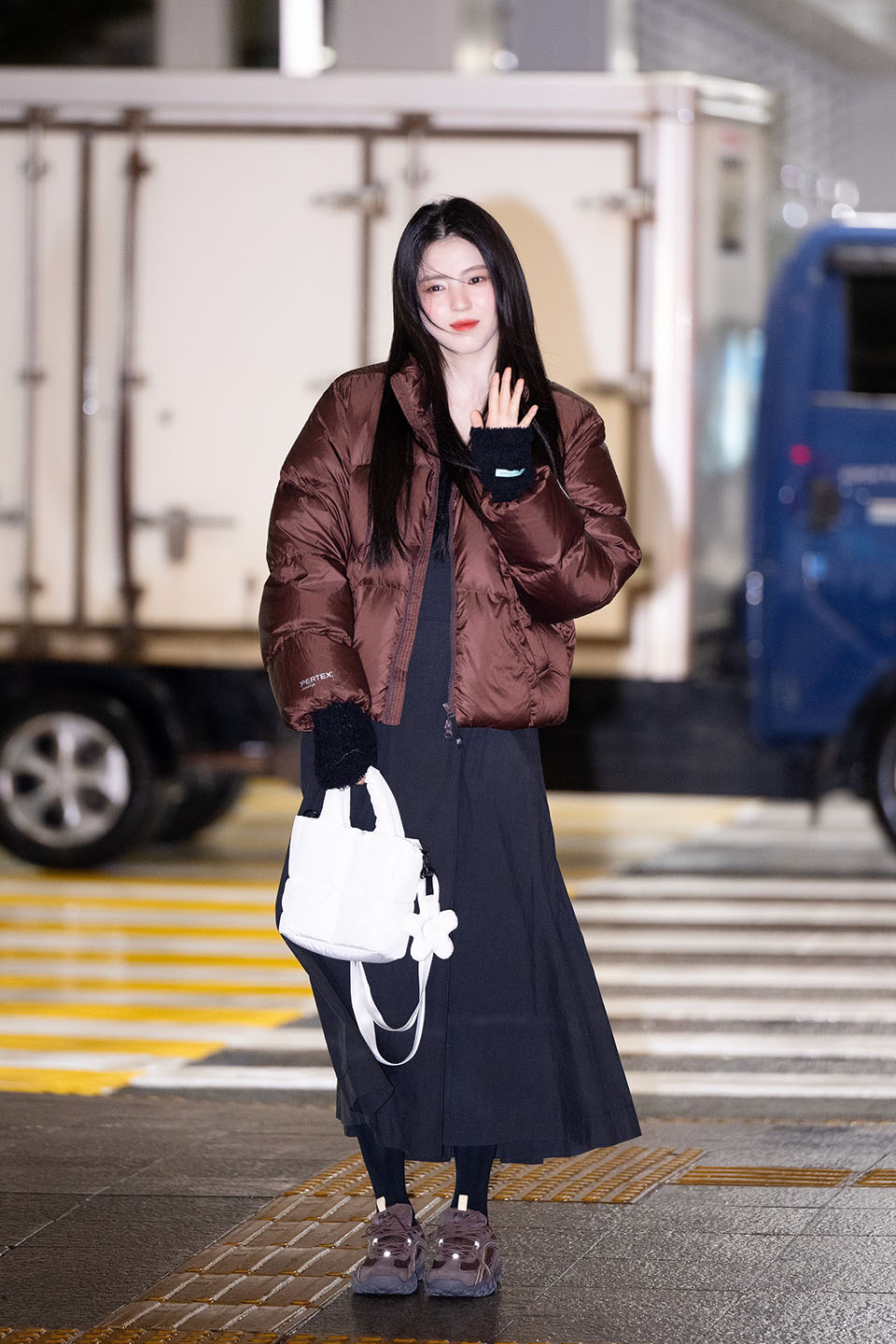 Han So-hee Shines in Airport Fashion with a Choco Puffer Jacket in the ...