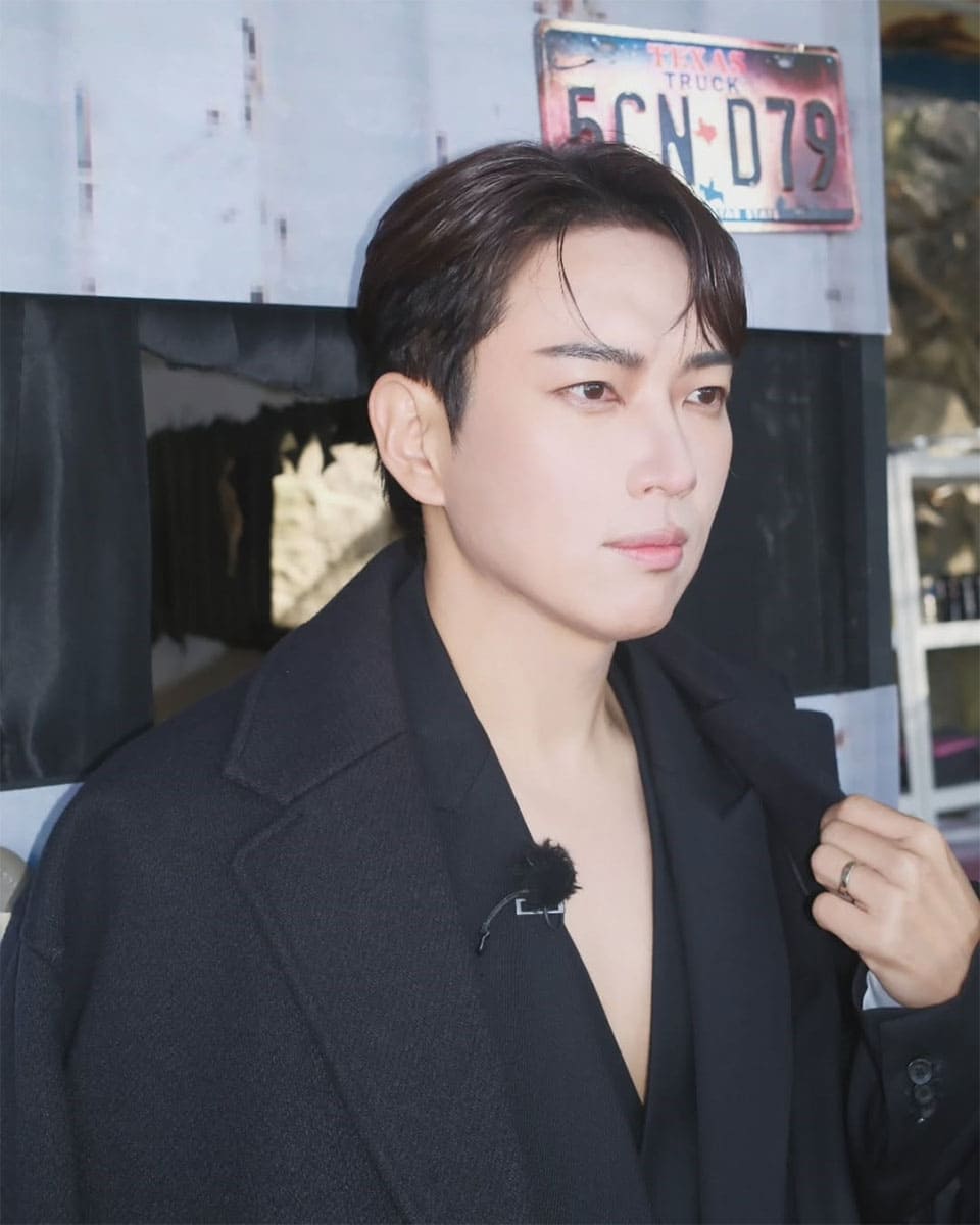 Is that the same person? Jang Sung-kyu steals the spotlight with an AI-like transformation