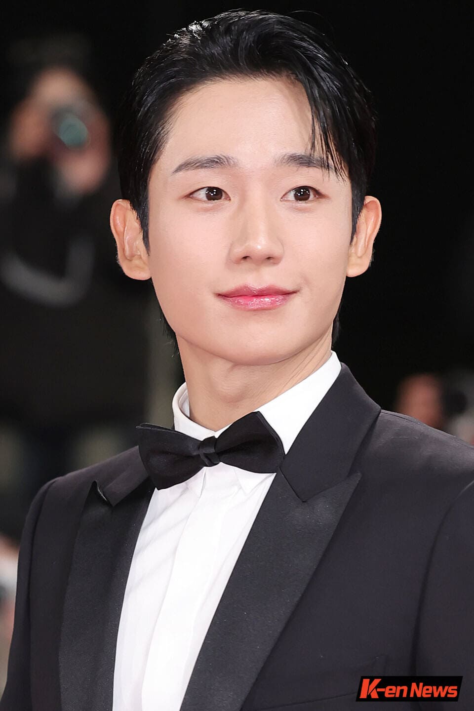Jung Hae-in Wins Best Supporting Actor at 'Blue Dragon Film Awards'