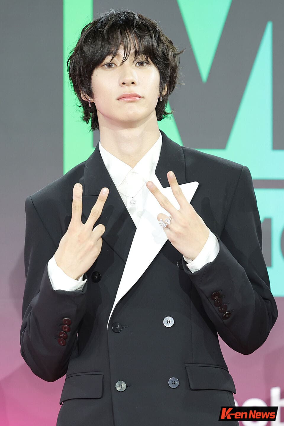 RIIZE Wins 'Rising Artist' at 2024 MMA, Shows Love for Global BRIIZE Fans