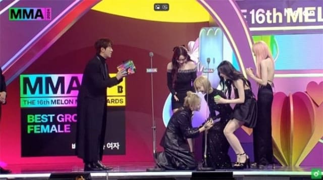 Um Ji-yoon Apologizes to aespa on Her Knees at '2024 MMA'