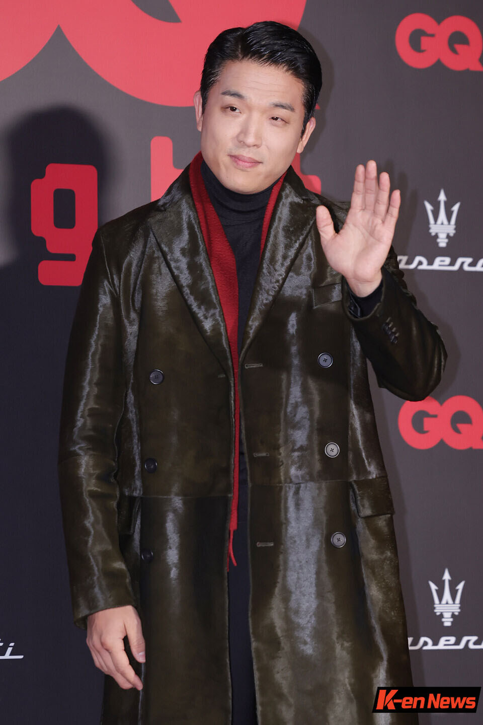 'Culinary Class War' Chef Ahn Sung-jae, Shines as a Fashion Icon