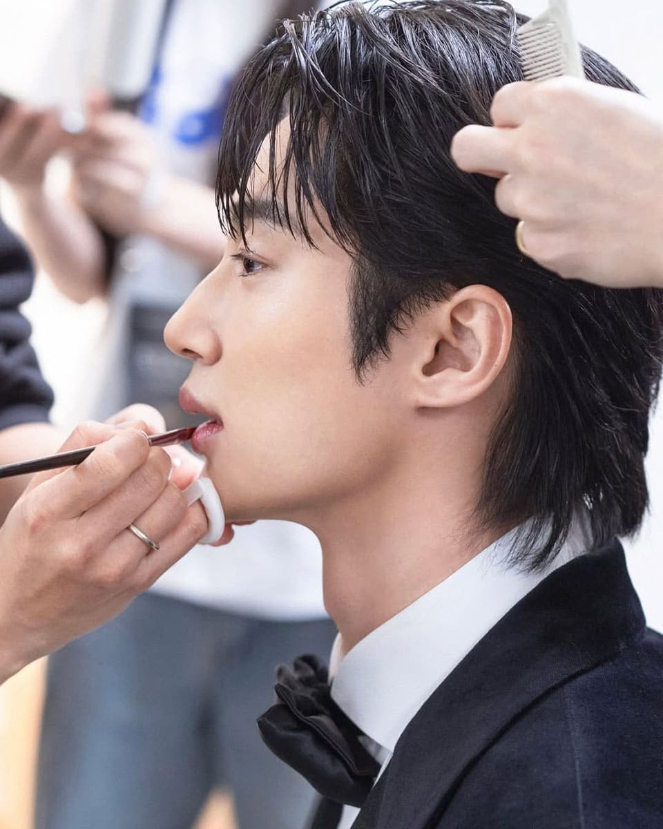 Byun Woo-seok’s Stunning Visuals: Perfect Profile and Back View