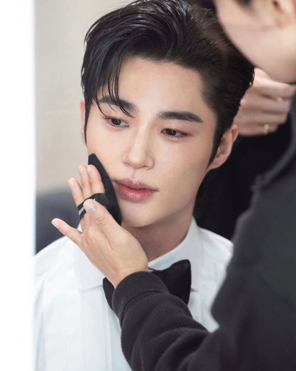 Byun Woo-seok’s Stunning Visuals: Perfect Profile and Back View