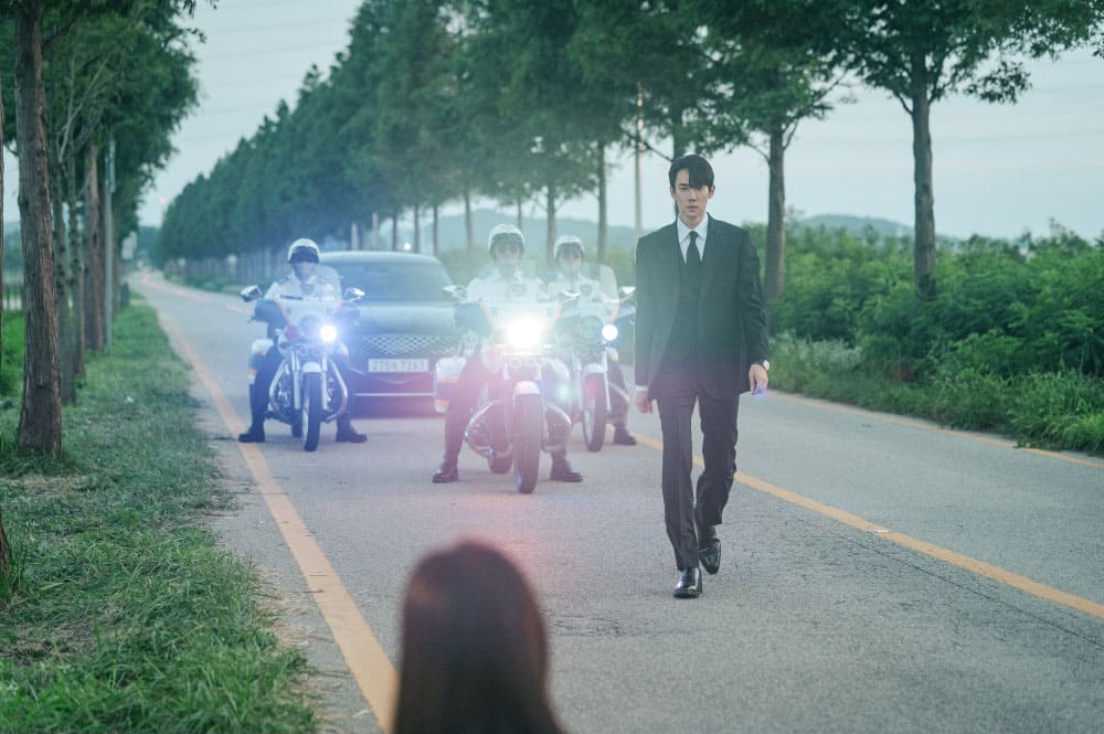 Netflix 'When the Phone Rings' Reveals Unseen Stills