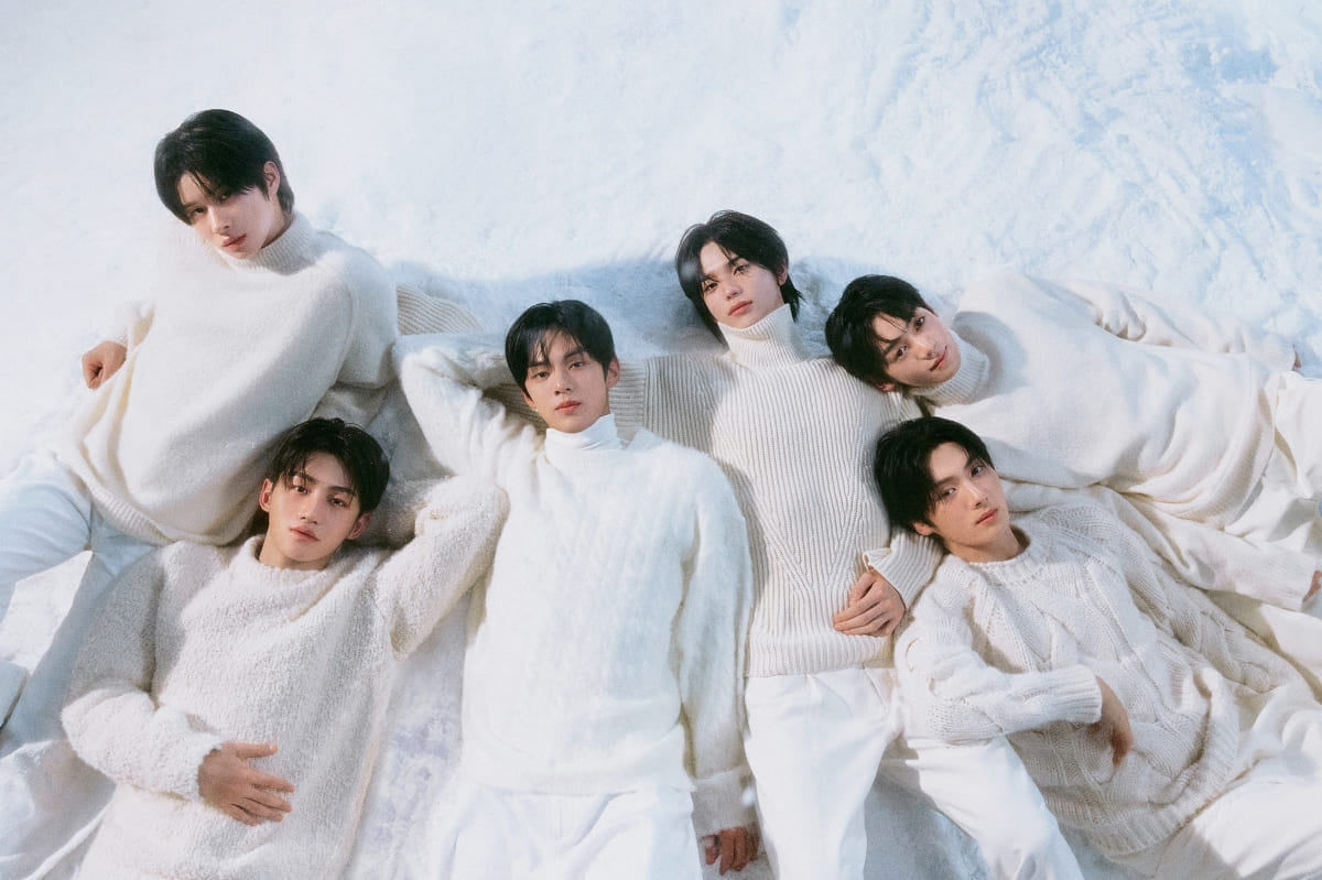 TWS Achieves Two Crowns on Oricon Weekly Charts with Debut Single 'Last Bell'