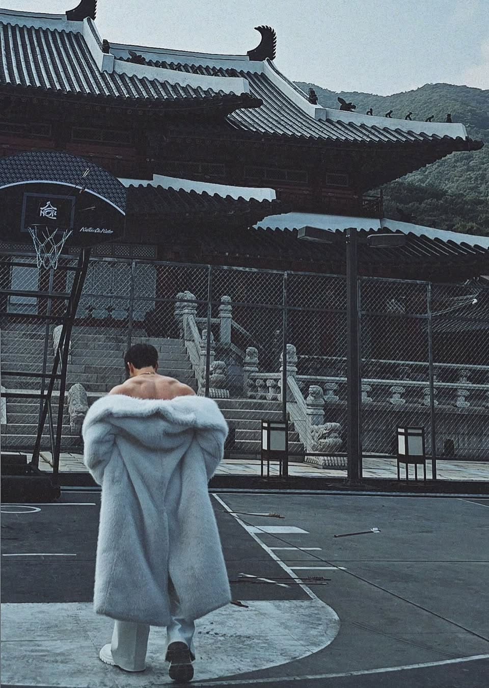 Stray Kids Bang Chan Flaunts Toned Back Muscles… Fans Say "My Heart ...