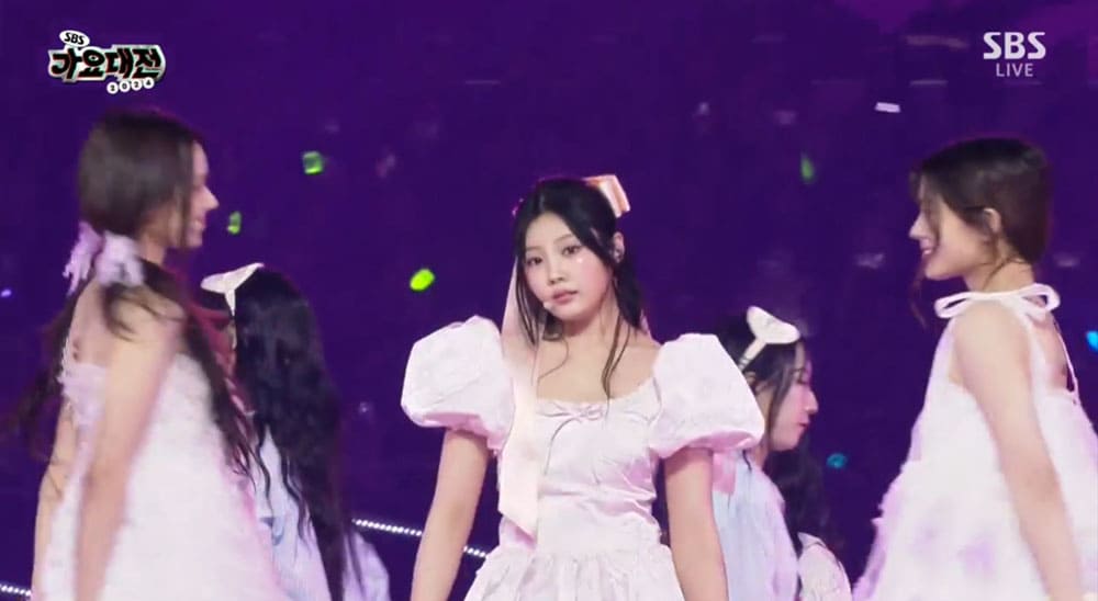 ILLIT Lights Up the Holiday Spirit with a Magnetic Performance!