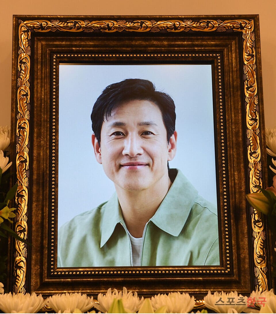 Remembering Lee Sun-kyun: Marking One Year Since His Passing