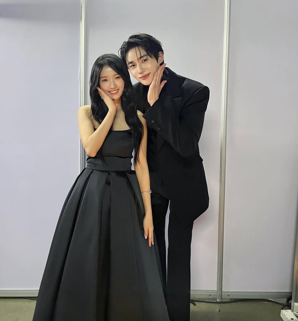 Byeon Woo-seok and Kim Hye-yoon Reunite with a Heart-Fluttering Height Difference at '2024 AAA'