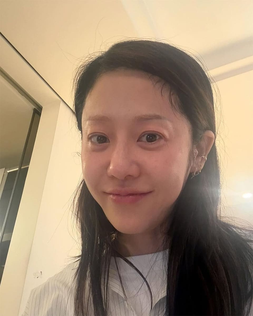 Ko Hyun-jung Shares an Update With Fans on Her Recovery After Surgery ...