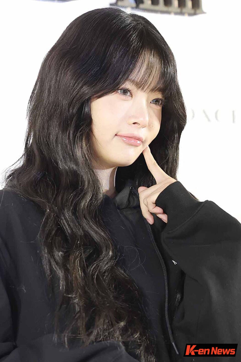 LE SSERAFIM's Huh Yunjin and Hong Eunchae, Adorable Duo Shot