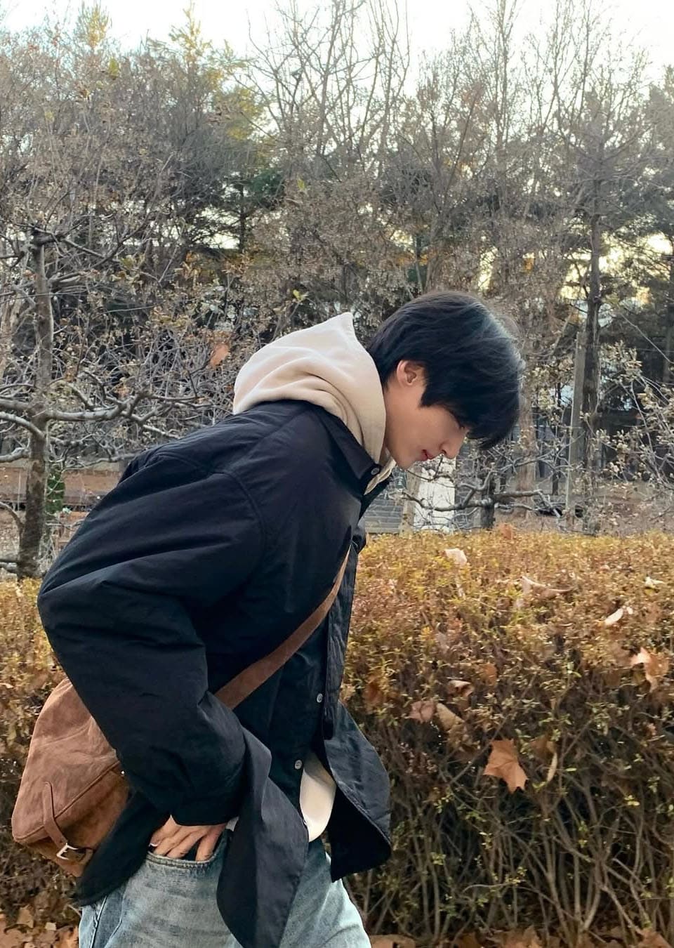 Byun Woo-seok Turns a Broken Chair into Pure Cuteness Overload