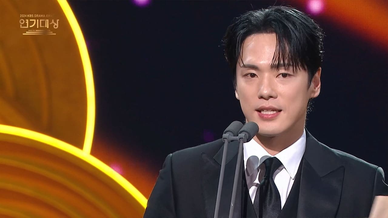 Kim Jung-hyun Wins Top Excellence Award: "I Hurt Others with My Past Actions"