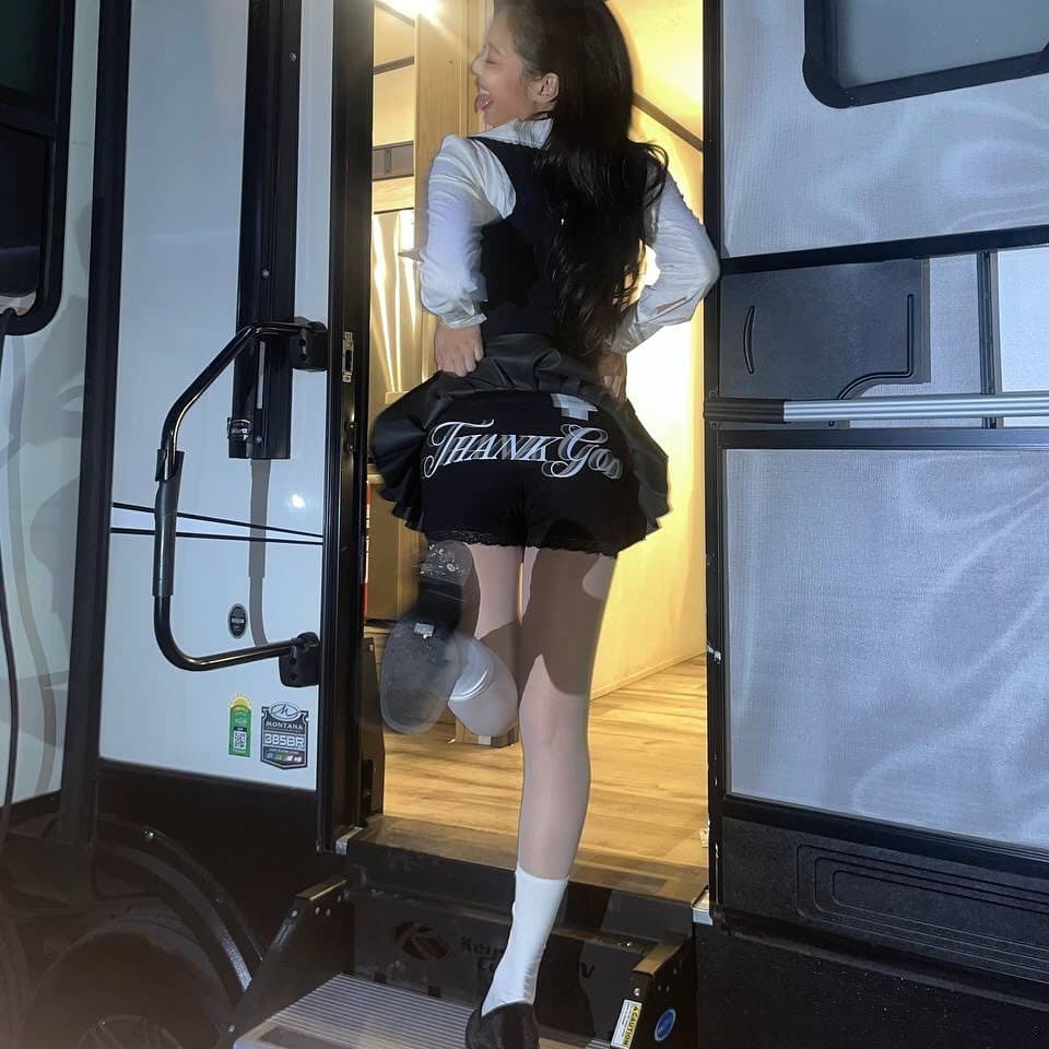 [Jennie Day] BLACKPINK's Jennie Reveals Stunning Birthday Photos with ...