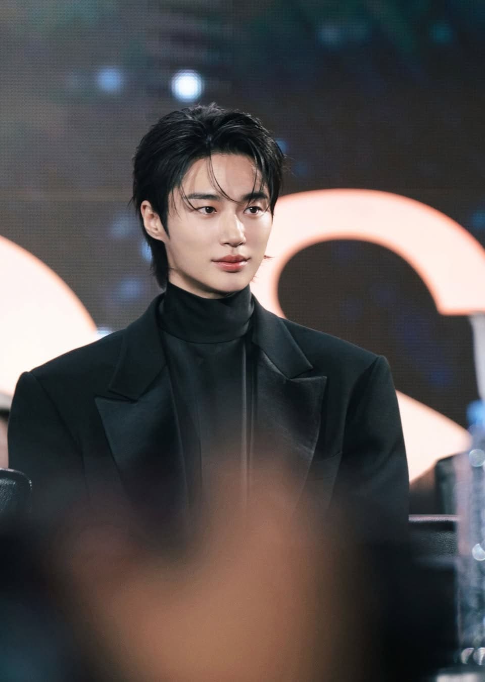 Byun Woo-seok Sweeps 6 Trophies at 2024 AAA, Proving His Unmatched Presence