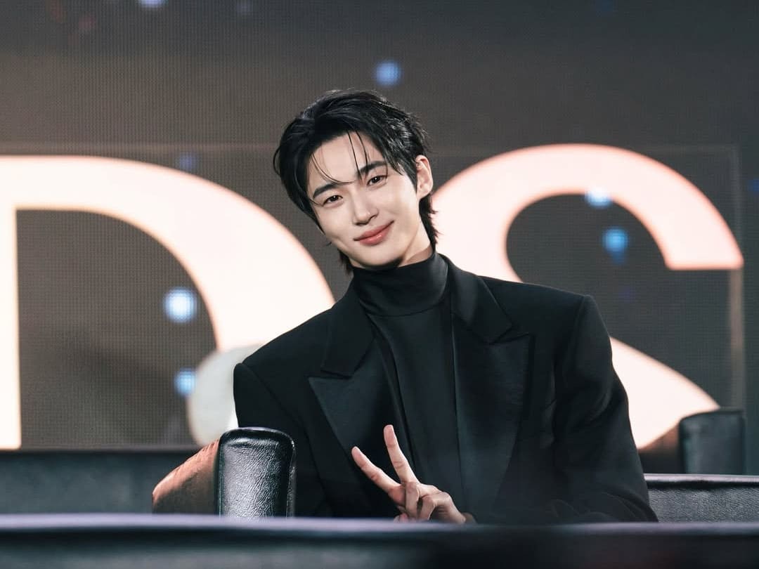 Byun Woo-seok Sweeps 6 Trophies at 2024 AAA, Proving His Unmatched Presence