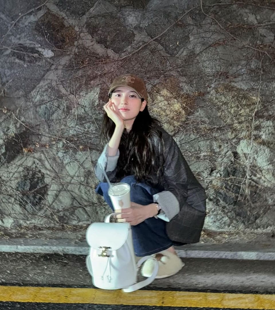 Suzy Shines with Natural Elegance in Her Latest Daily Photos