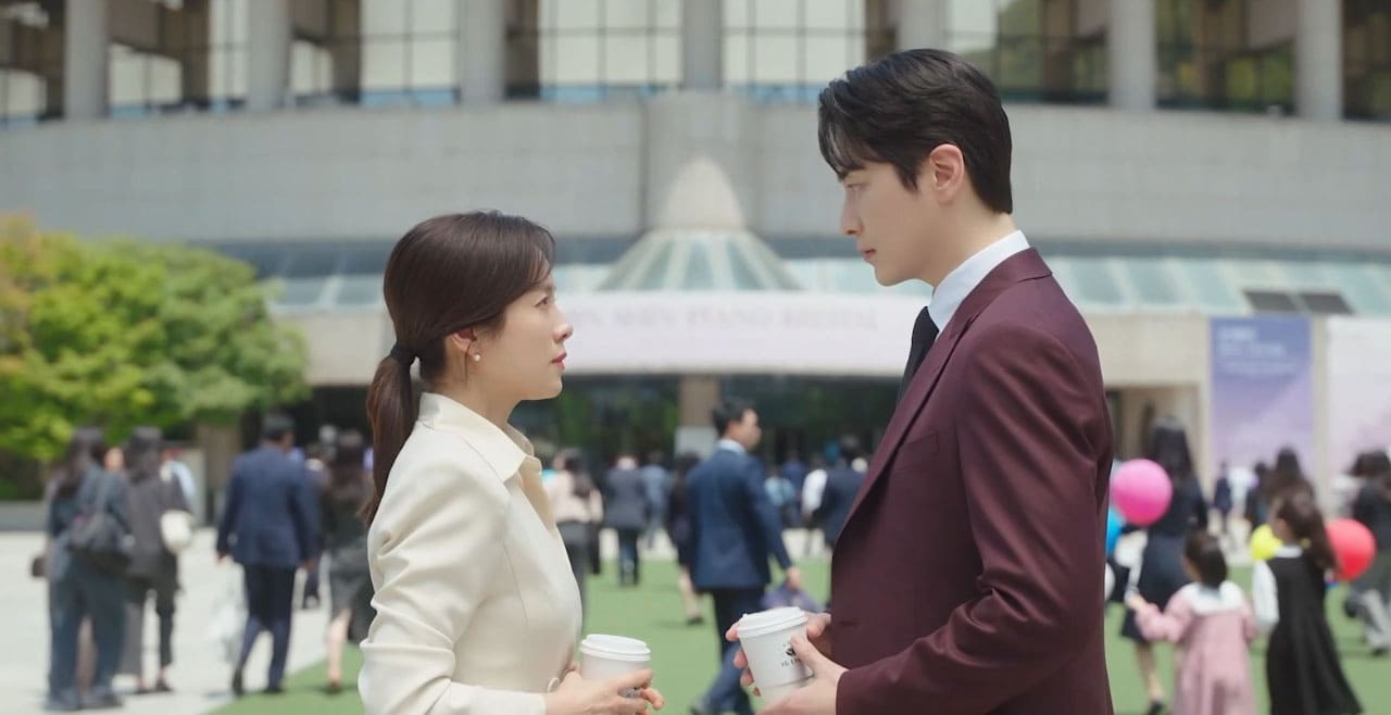 Han Ji-min ♥ Lee Jun-hyuk Share Long-Awaited Loving Gaze in 'Love Scout'
