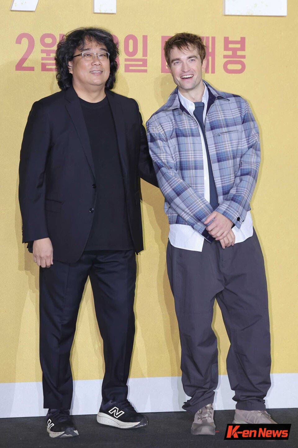 Bong Joon-ho "Robert Pattinson Was Perfect for the Role of Dying 17 Times in Mickey 17"