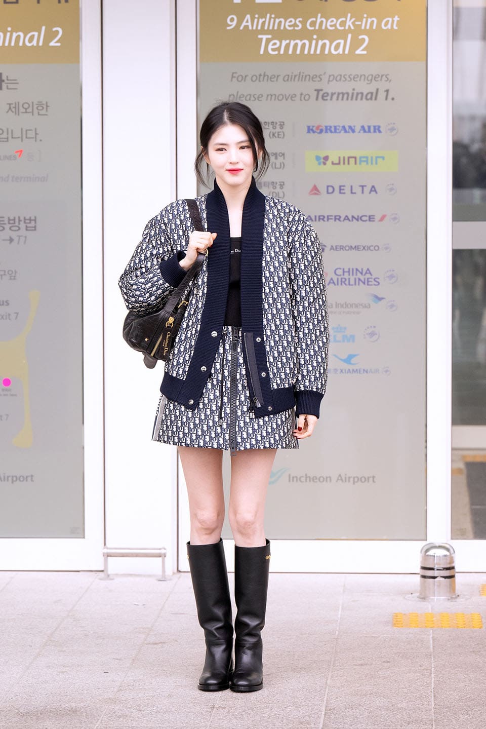 A Walking Doll: Han So-hee’s Airport Fashion Turns Heads on Her Way to ...