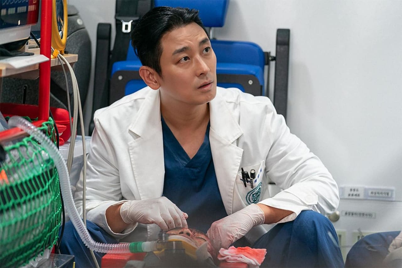 Ju Ji-hoon Prepares for a Stellar 2025 With Netflix 'The Trauma Code'