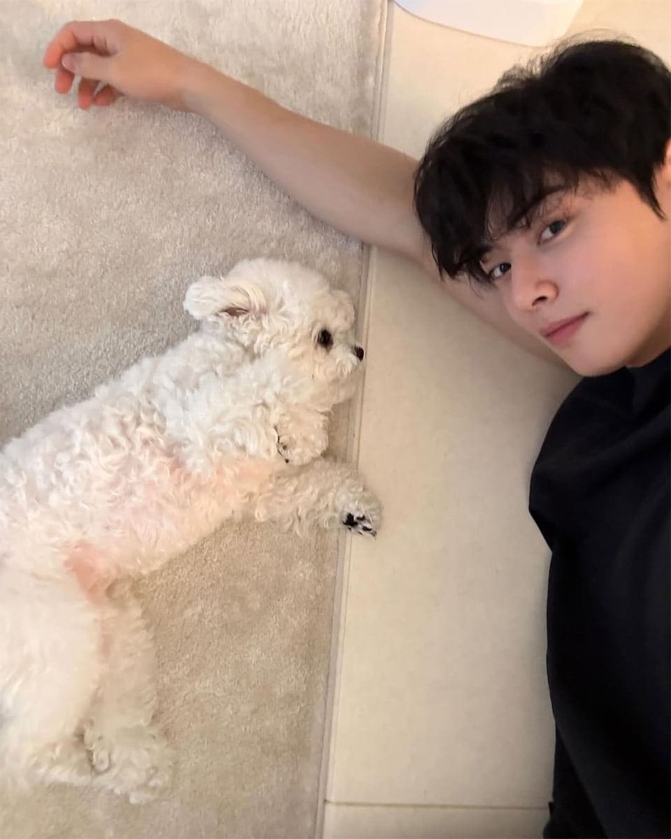 Cha Eun-woo Shares Lunar New Year Greetings with His Dog Dongdong