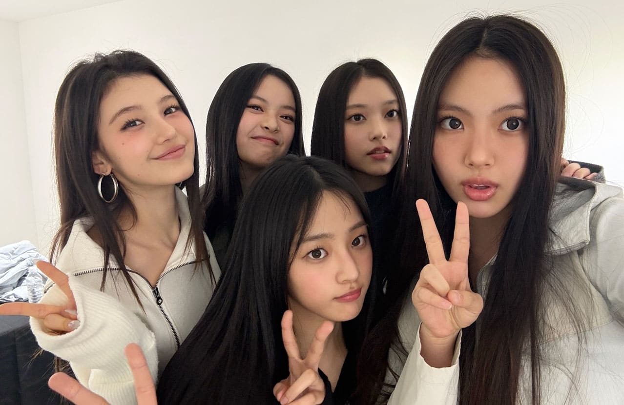 NJZ’s Minji, Hanni, Danielle, Haerin, and Hyein Share Group Selfie